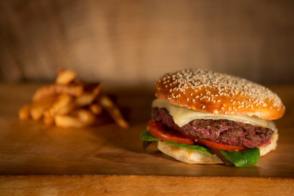 Ils réalisent le premier burger basque à base de produits frais et de ...